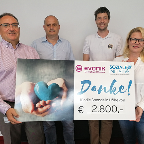 Evonik Fibres GmbH zeigt Herz für Familien in schwierigen Lebenslagen Evonik Fibres GmbH zeigt Herz für Familien in schwierigen Lebenslagen